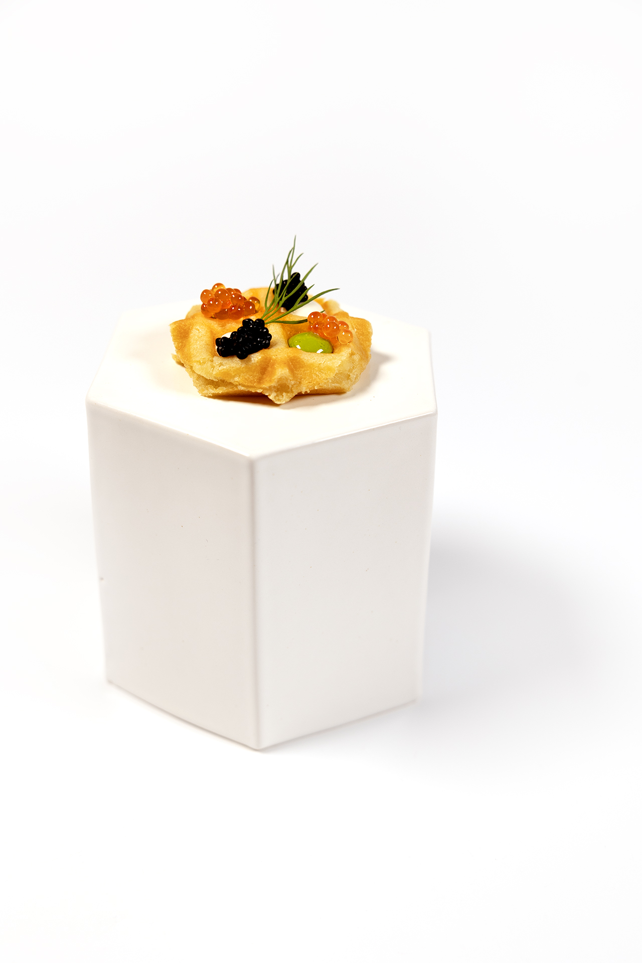 Waffle with sour cream, dill and caviar | Gastronomixs