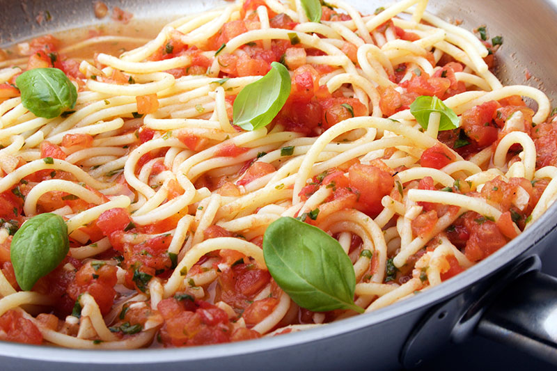 Spaghetti Al Sugo Di Pomodoro E Basilico | Gastronomixs