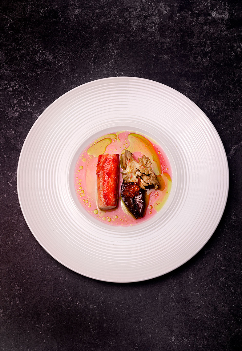 King crab with plum and hen-of-the-woods | Gastronomixs